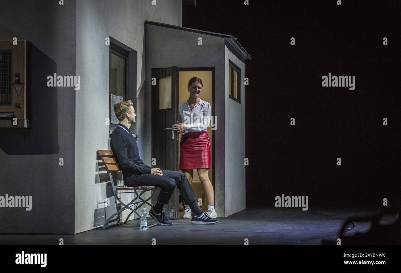 Hans-Jochen Wagner. Martin: Sebastian Schwarz. Karl: Christoph Gawenda ...