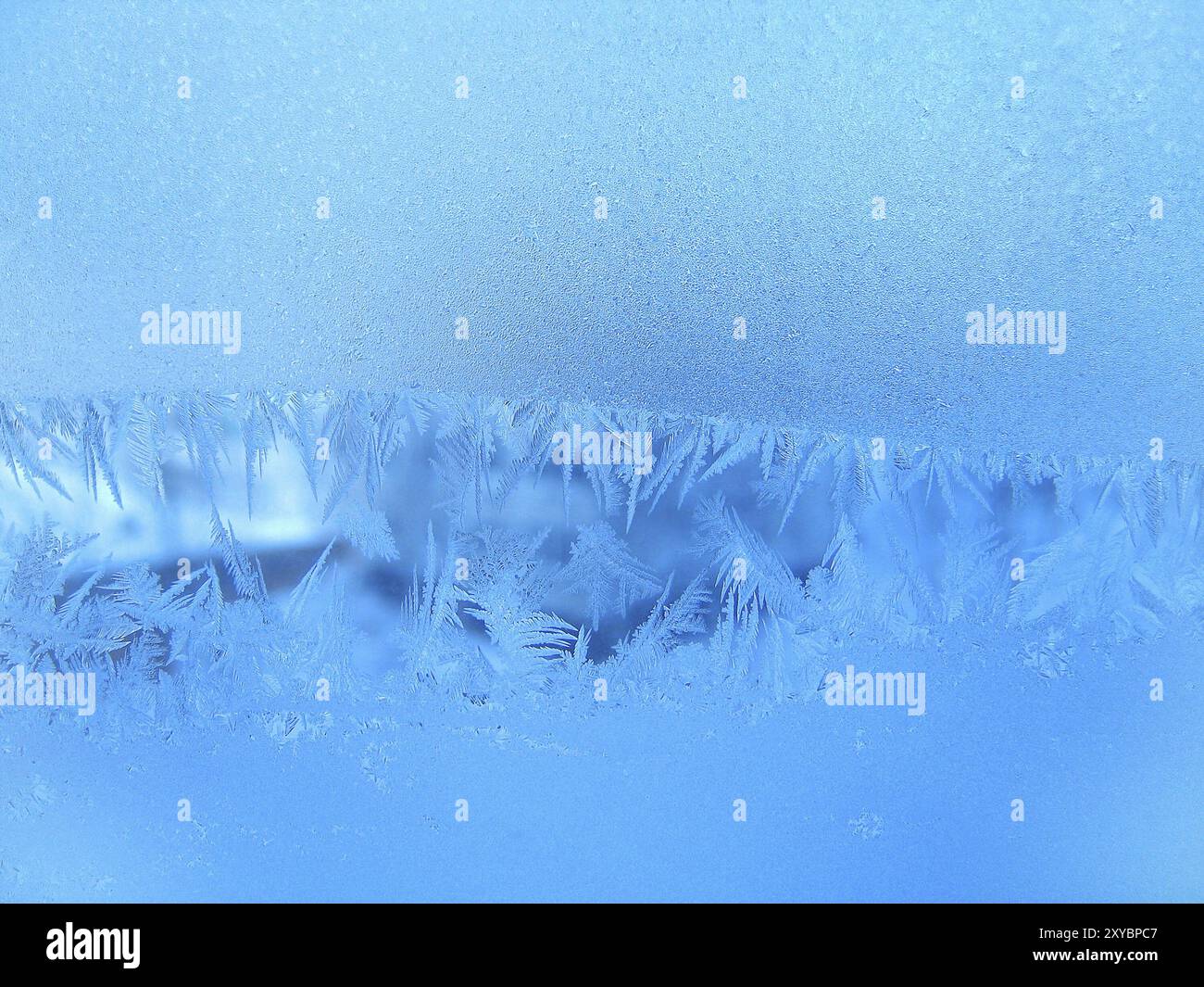 Natural ice pattern on winter window glass Stock Photo - Alamy