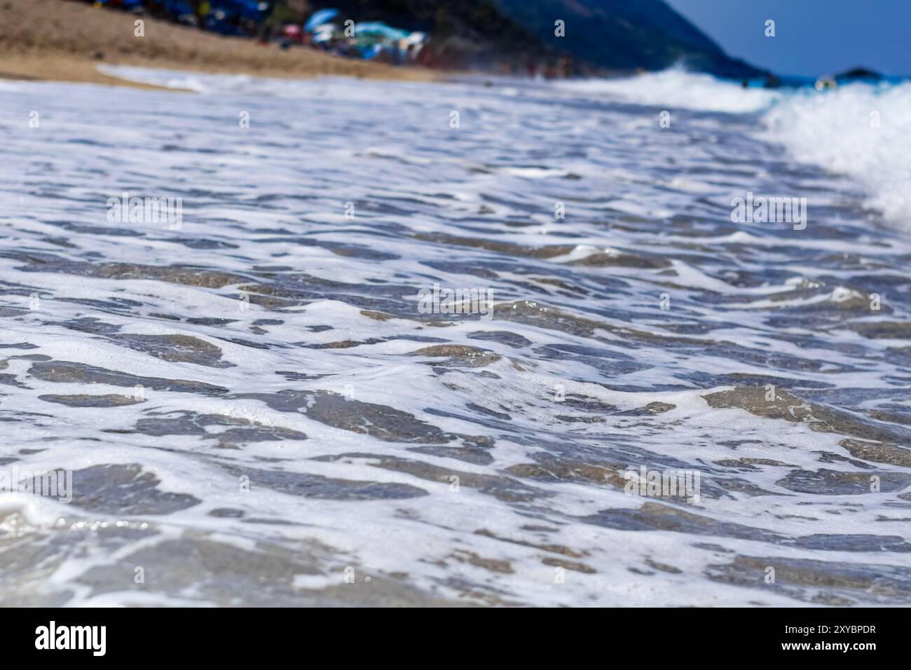 Sea waves shore hi-res stock photography and images - Alamy