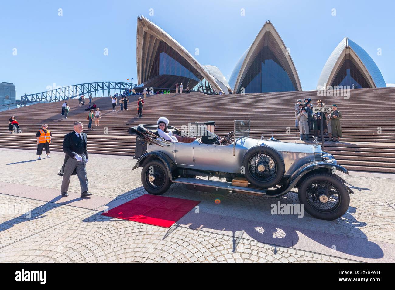 Sydney opera house in profile hi-res stock photography and images - Alamy