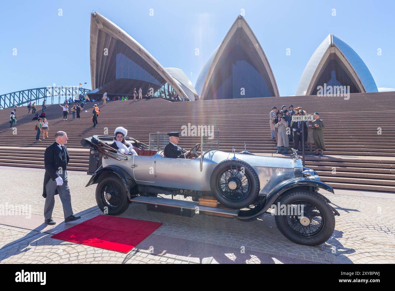 Sydney opera house in profile hi-res stock photography and images - Alamy