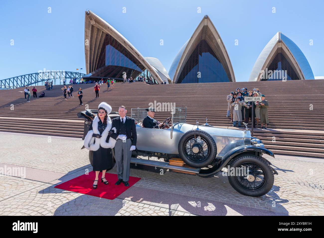 Sydney opera house in profile hi-res stock photography and images - Alamy