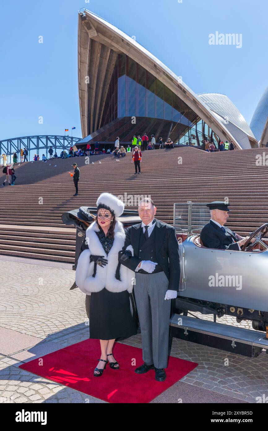 Sydney opera house in profile hi-res stock photography and images - Alamy