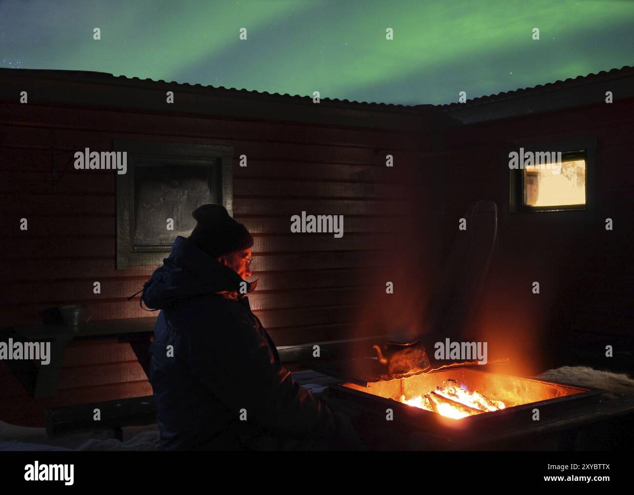 Campfires northern lights hi-res stock photography and images - Alamy