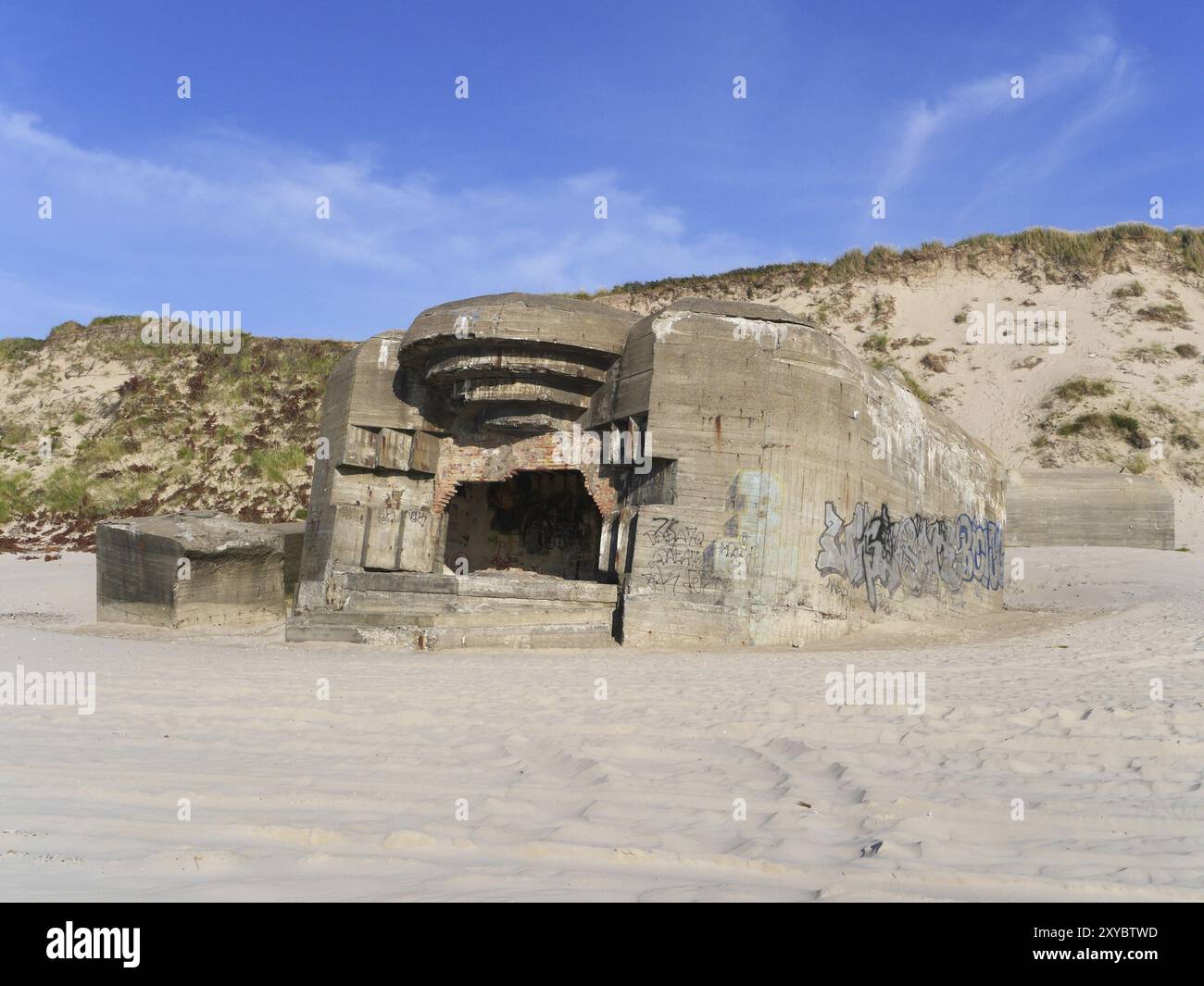 Bunker installations hi-res stock photography and images - Alamy