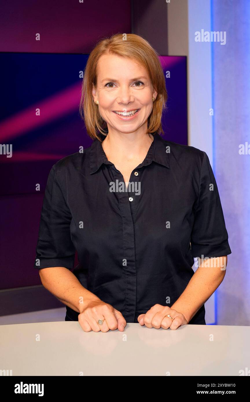 Helene Bubrowski in der ARD-Talkshow maischberger im Studio Berlin ...