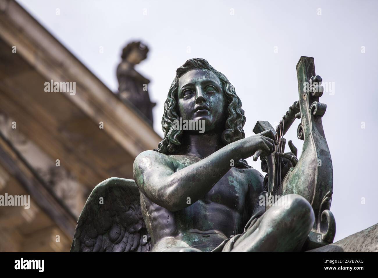 Angels playing harps hi-res stock photography and images - Alamy