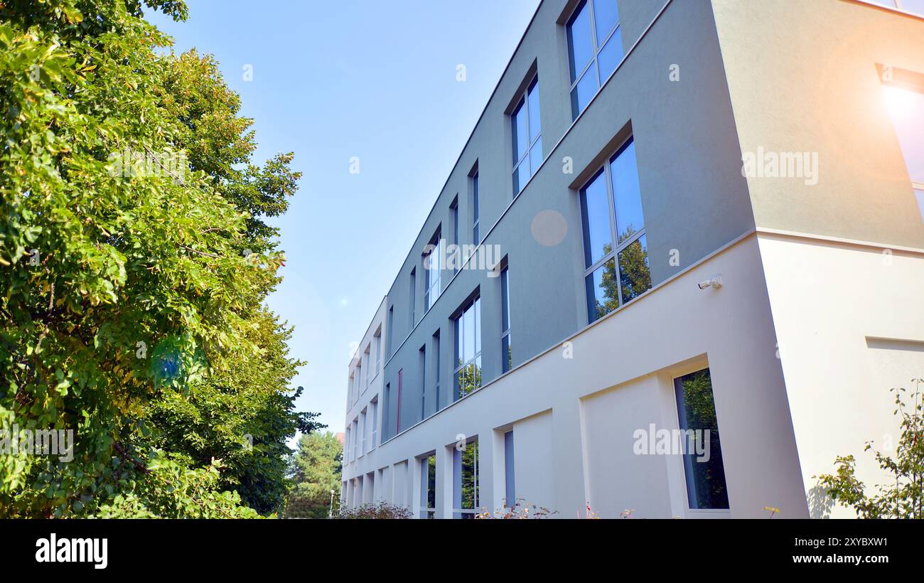 Eco building or green office plant tree and garden in city concept. Eco ...