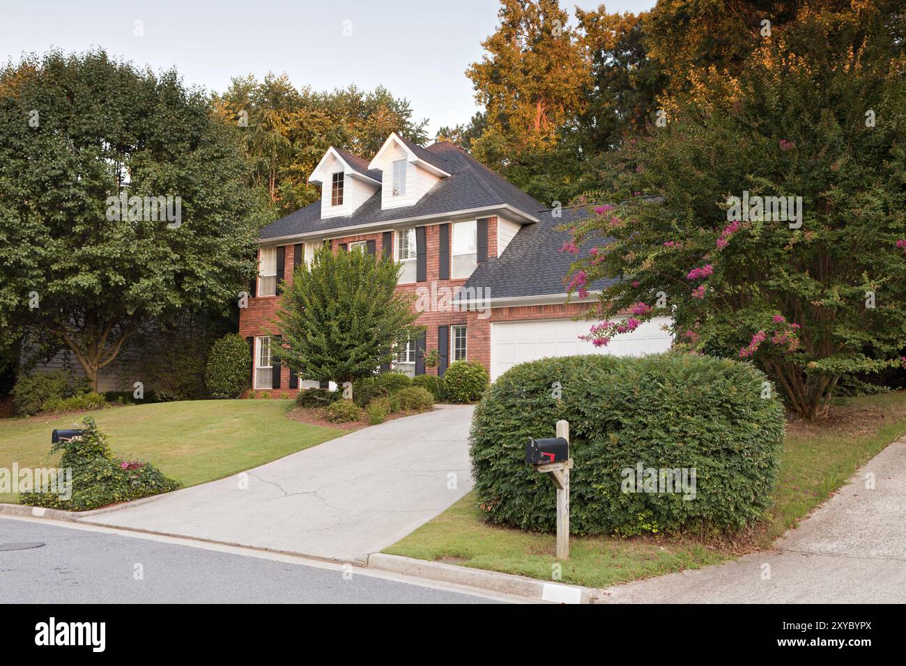 Typical american house hi-res stock photography and images - Alamy