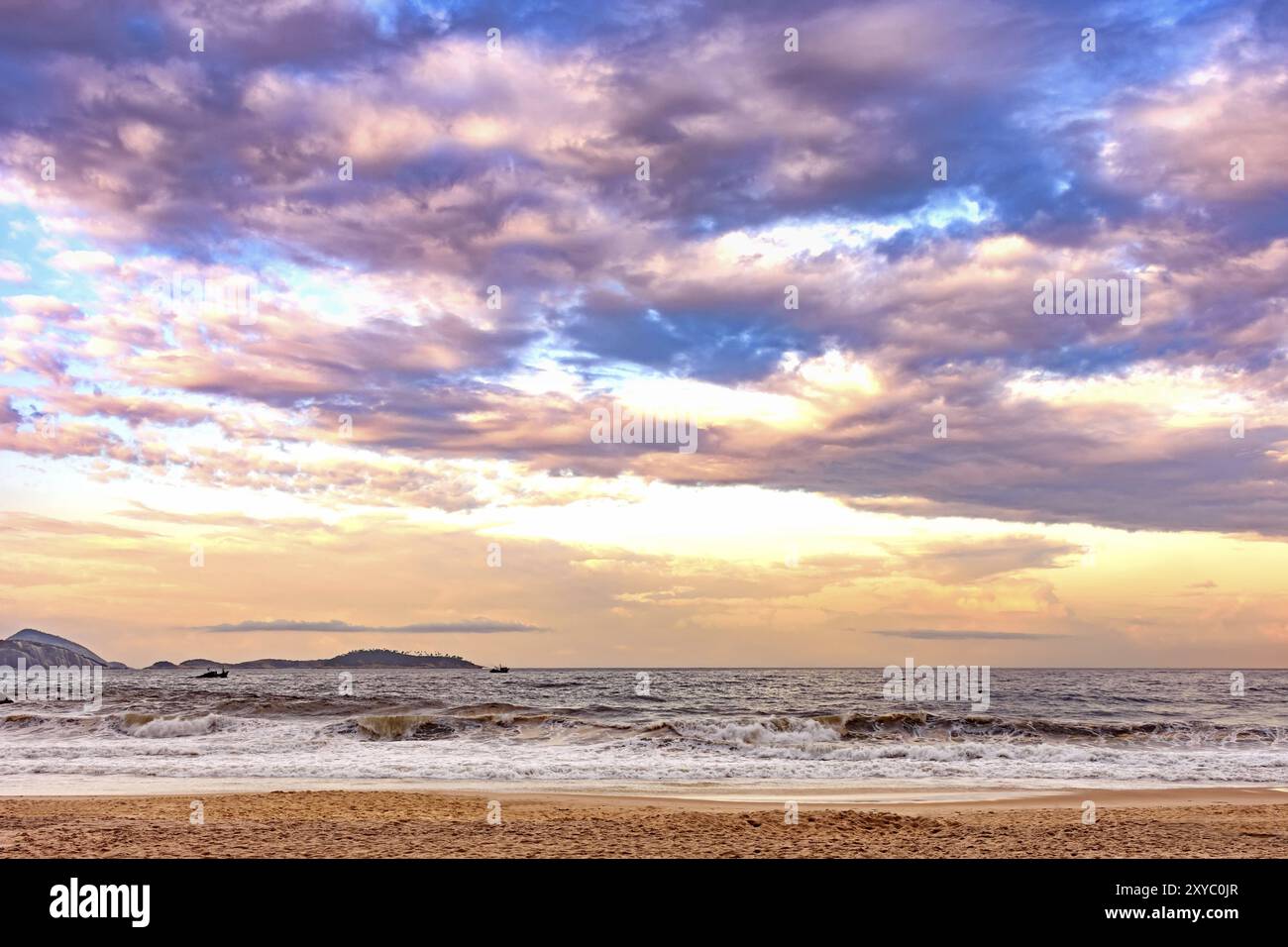 Tropical sunrise at Ipanema beach in Rio de Janeiro Stock Photo - Alamy