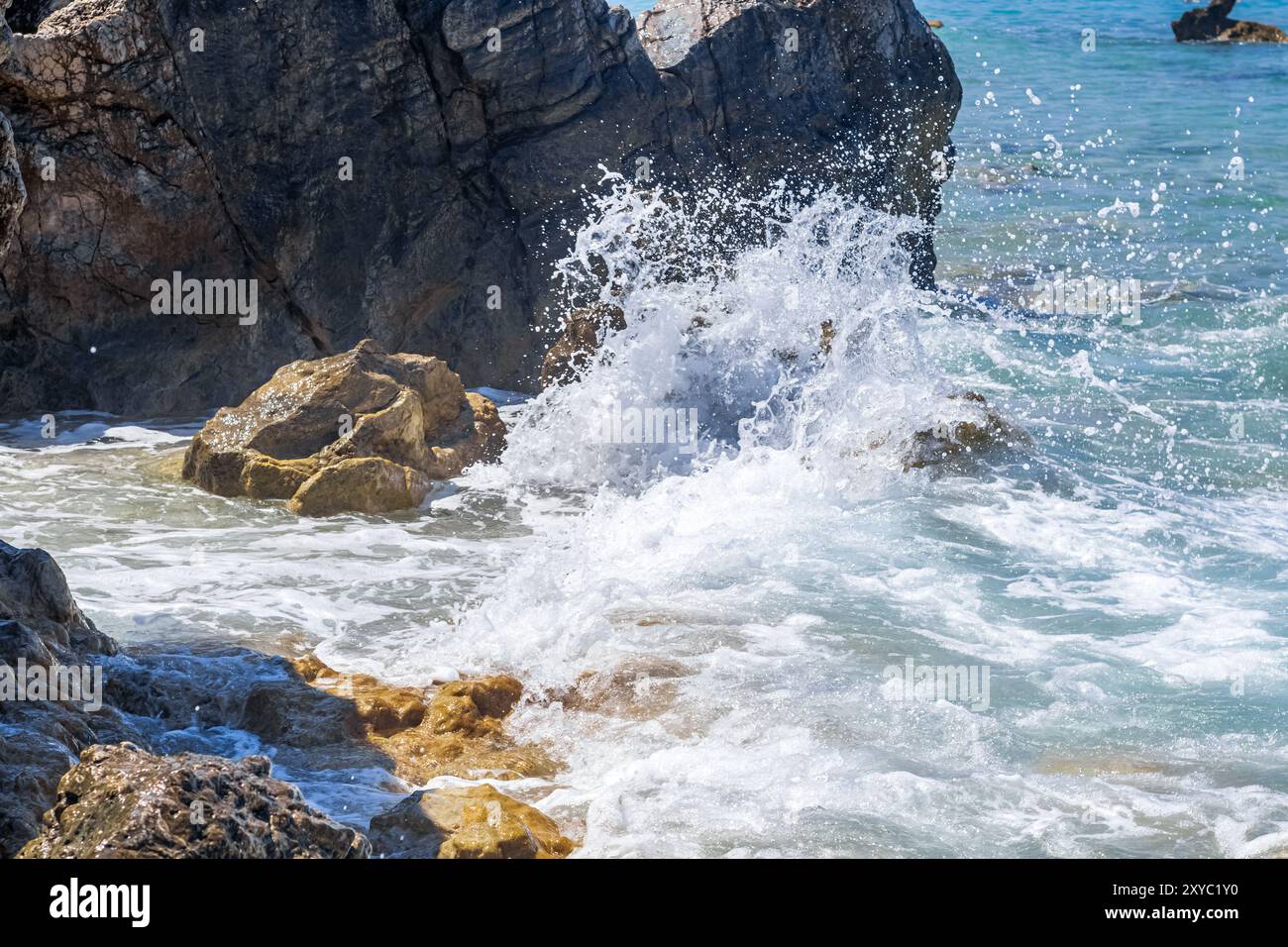 Shoreline splash hi-res stock photography and images - Alamy