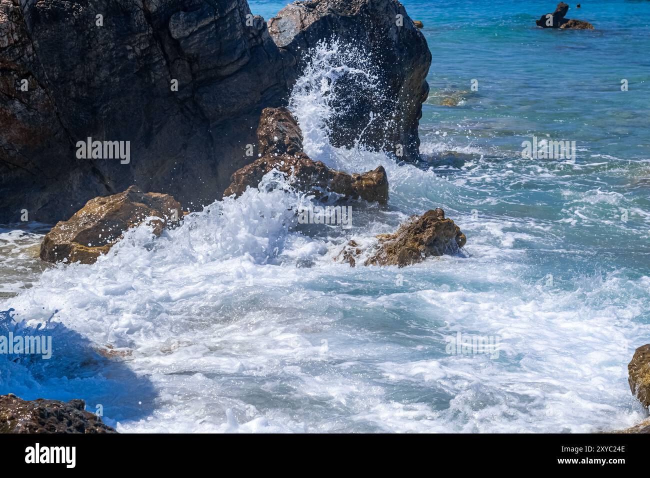 water splash rocks Stock Photo - Alamy
