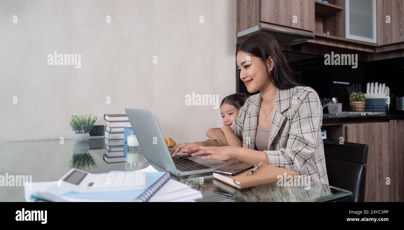 Balancing motherhood and work hi-res stock photography and images - Alamy