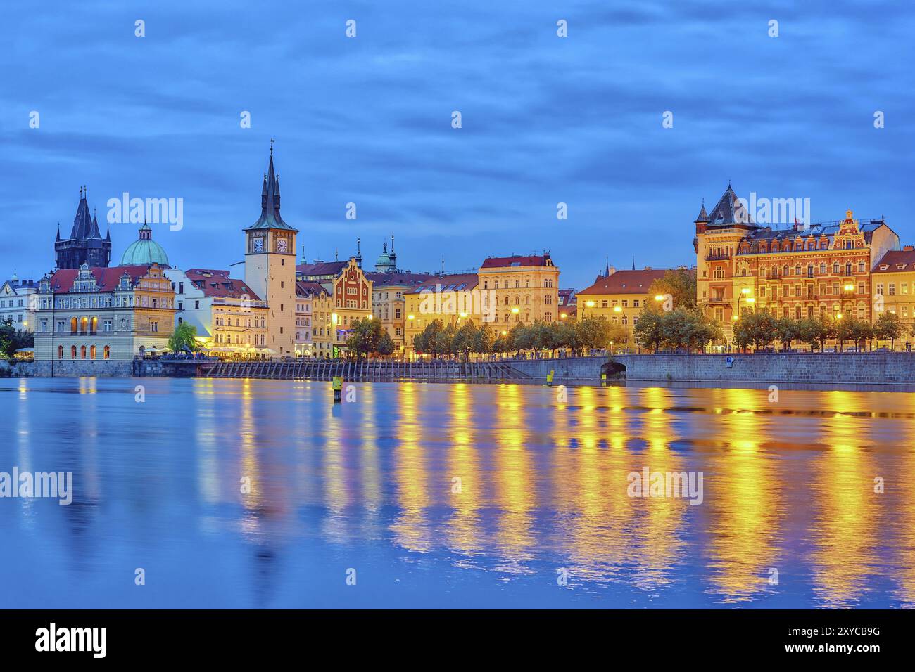 Monument night nighttime prague hi-res stock photography and images - Alamy