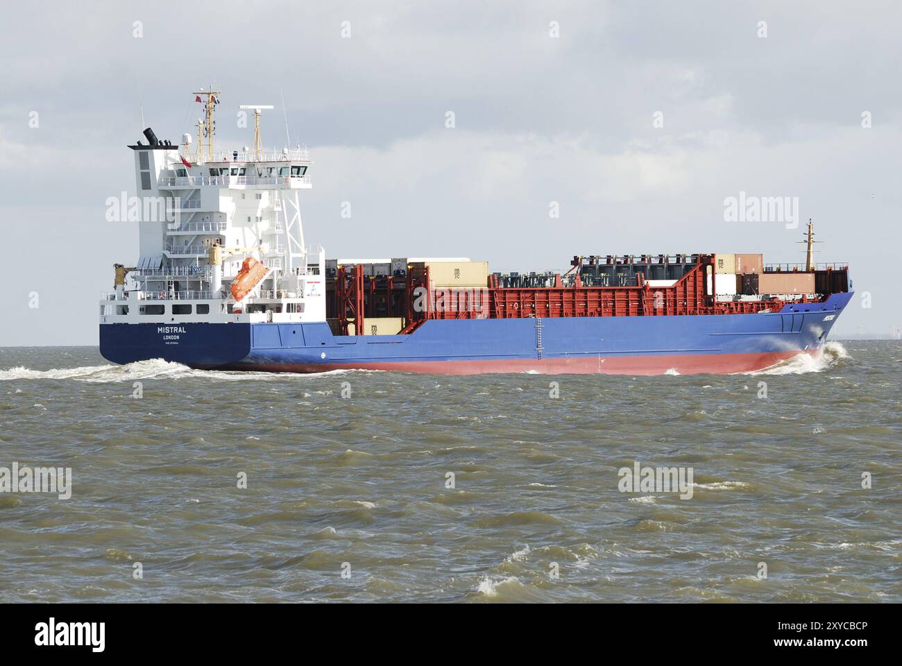 Inbound ships hi-res stock photography and images - Alamy