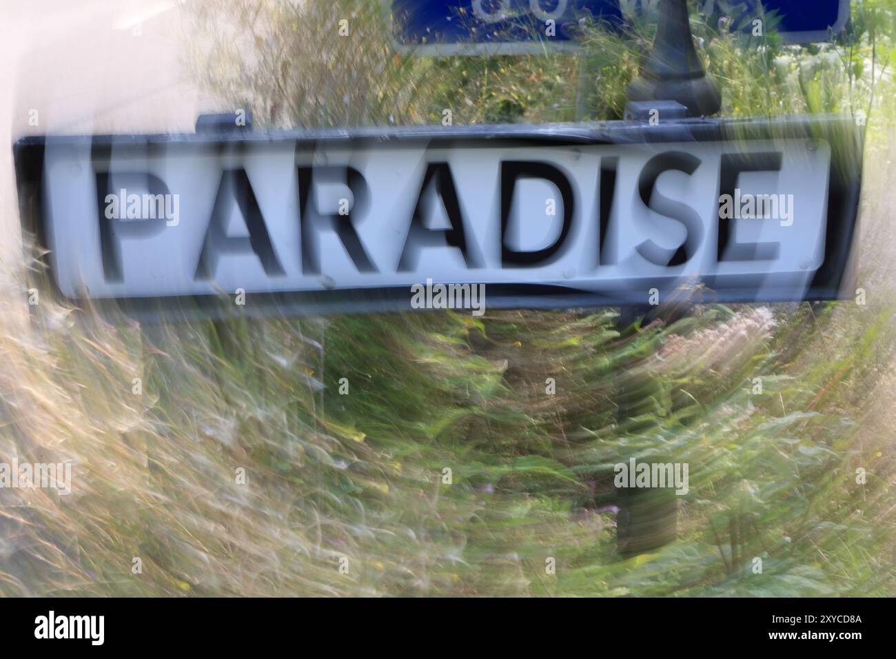 Paradise street sign hi-res stock photography and images - Alamy
