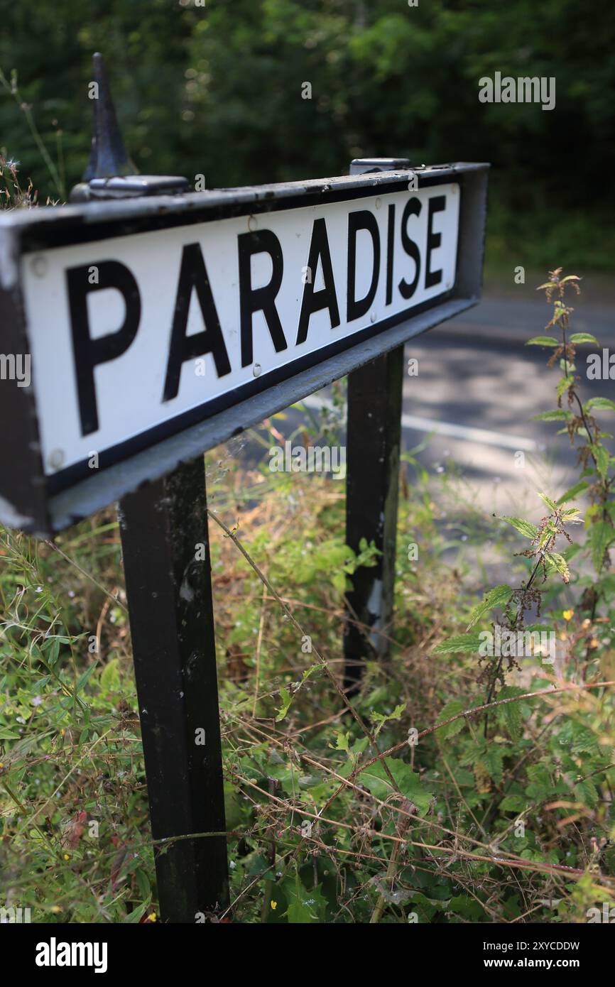 Paradise street sign hi-res stock photography and images - Alamy