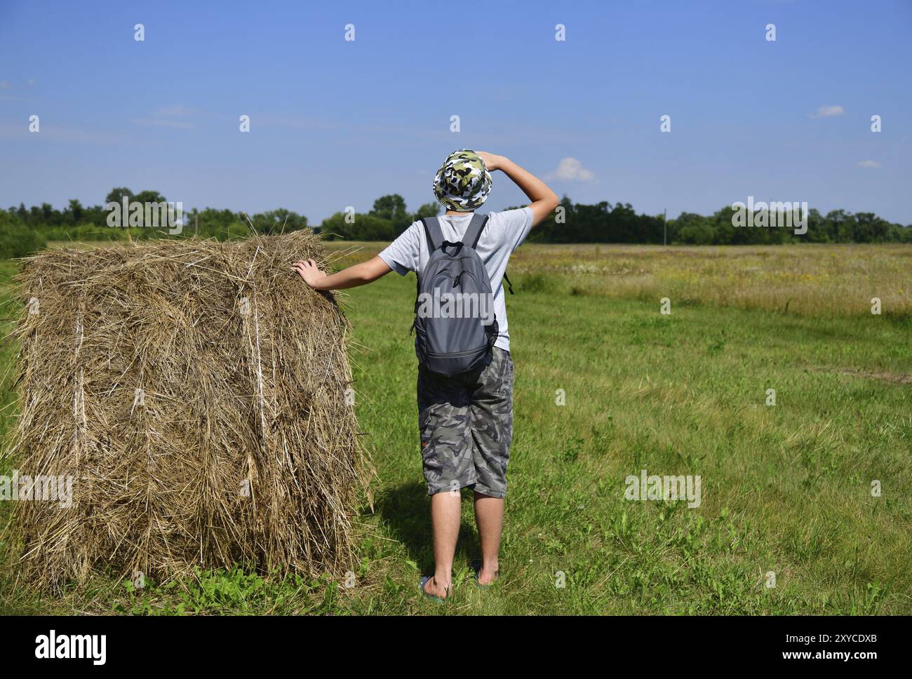Straw stands hi-res stock photography and images - Alamy