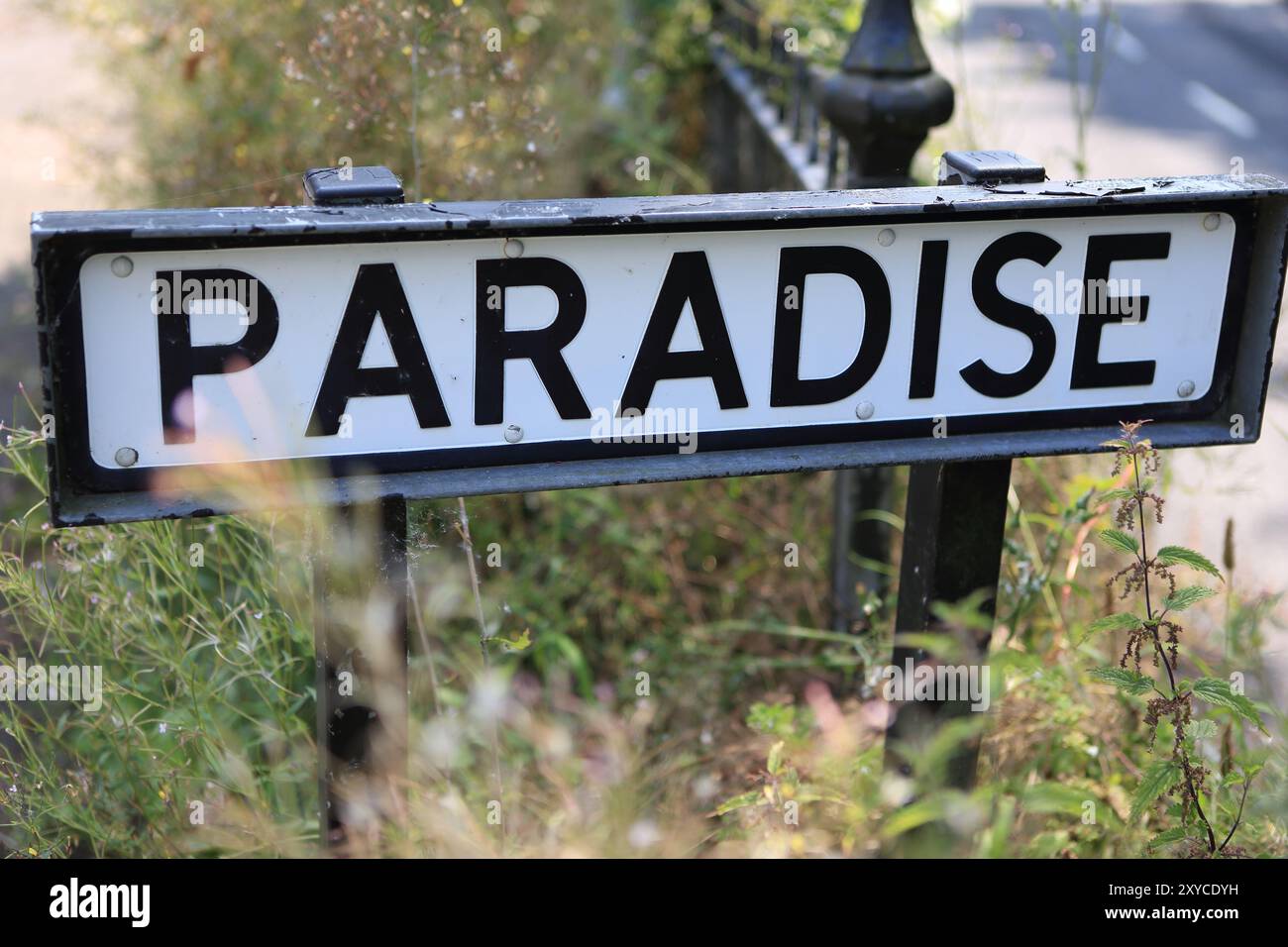 Paradise street sign hi-res stock photography and images - Alamy
