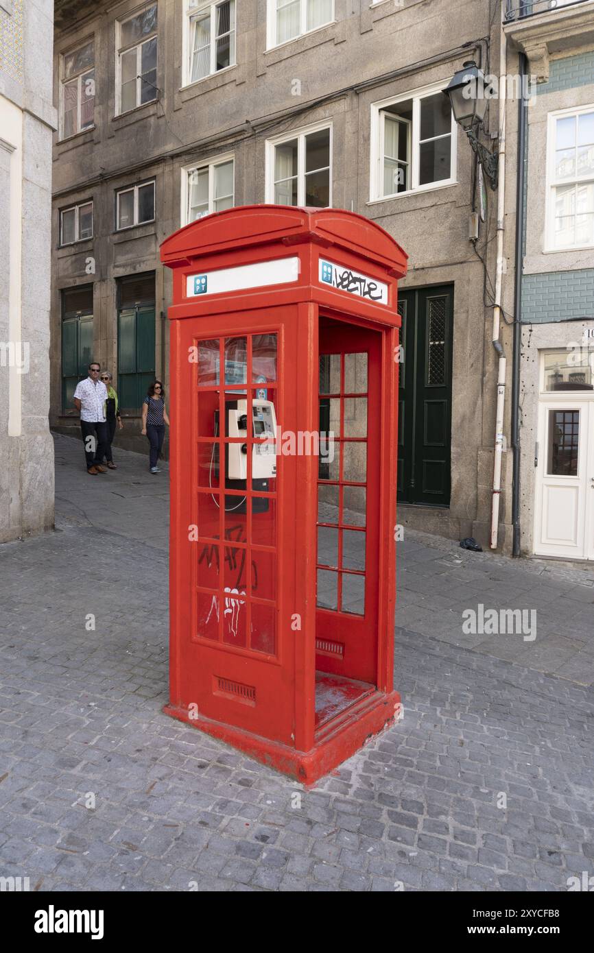 Phone box booth 3 people hi-res stock photography and images - Alamy