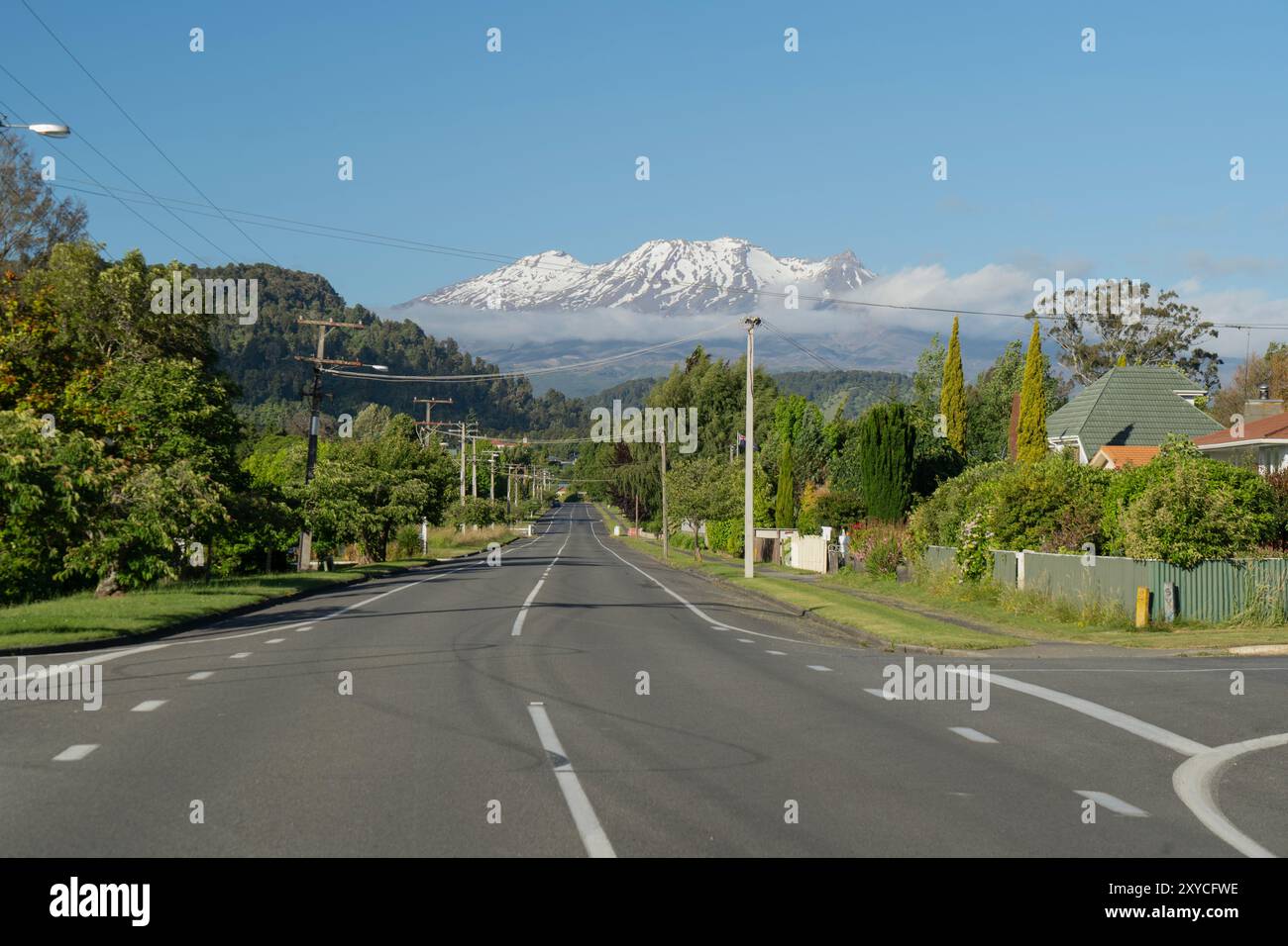 Mt Mount Ruapehu and Turoa ski snowboard field slope, viewed from the ...