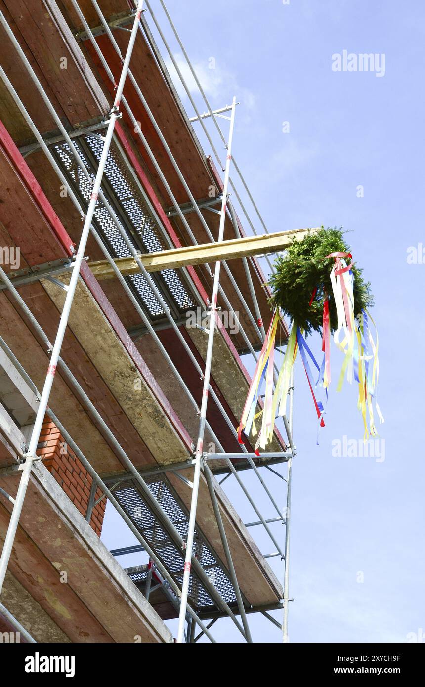 A topping-out wreath attached to a scaffolding. Crown of roofing ...