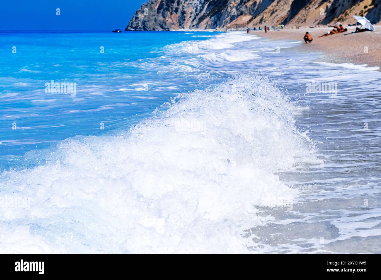 Beachfront waves hi-res stock photography and images - Alamy
