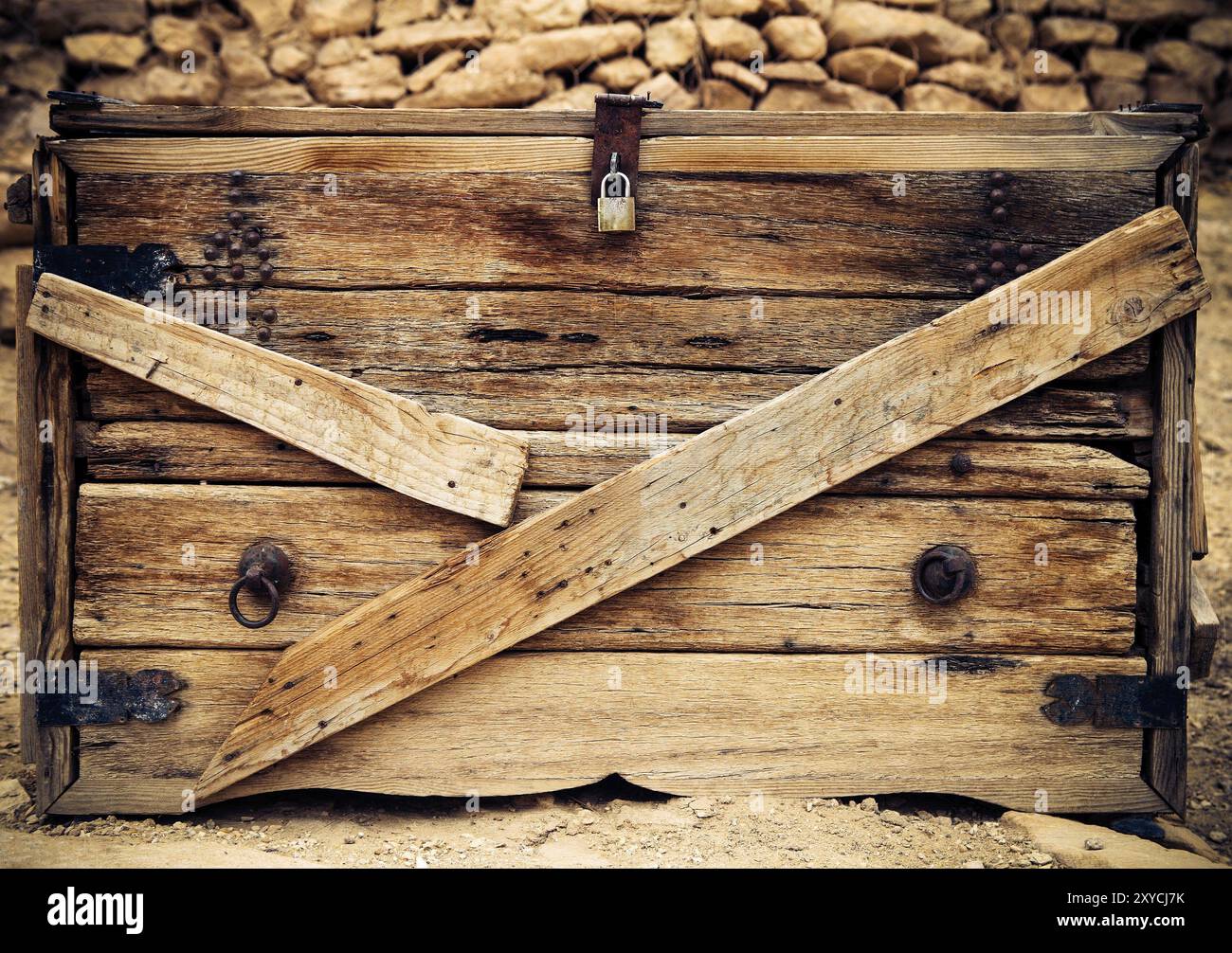 Vintage old wood texture. Retro chest background Stock Photo - Alamy