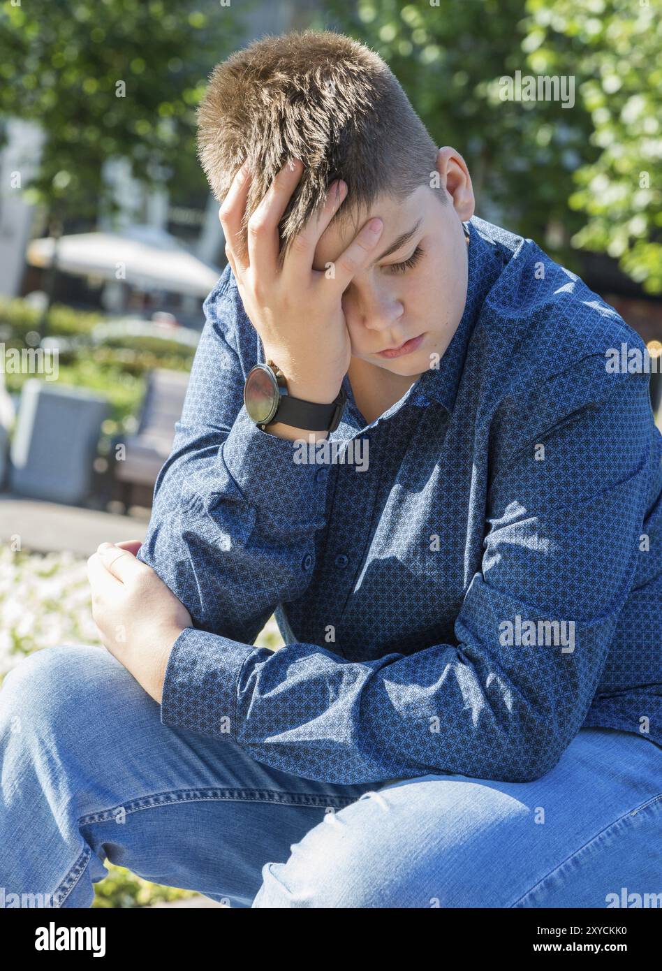 Unhappy teenagers street hi-res stock photography and images - Alamy
