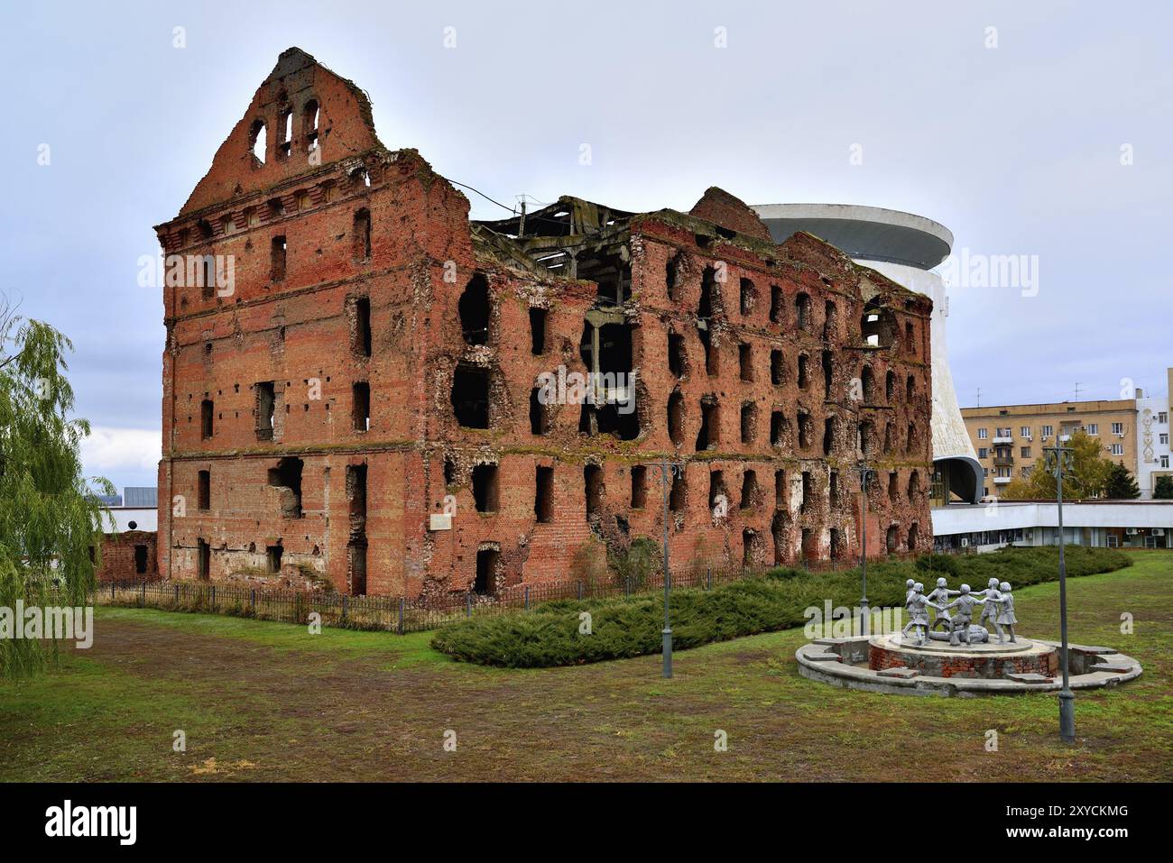 Building destroyed during battle stalingrad hi-res stock photography ...