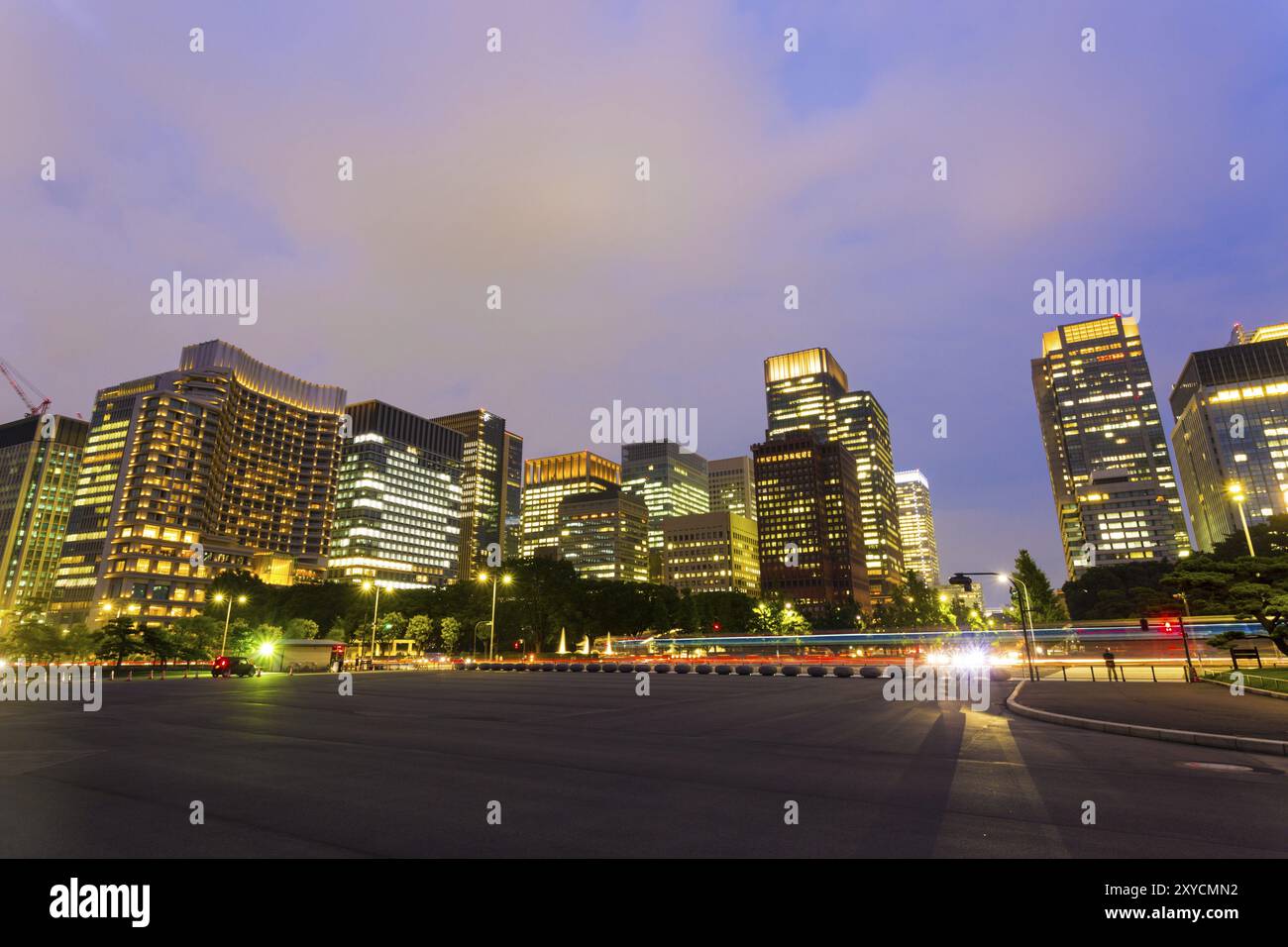 Skyscraper with lighted windows hi-res stock photography and images - Alamy