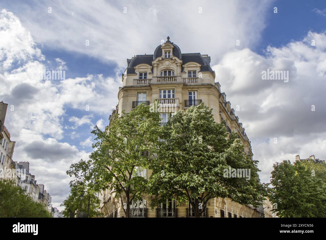 Historical parisian structures hi-res stock photography and images - Alamy