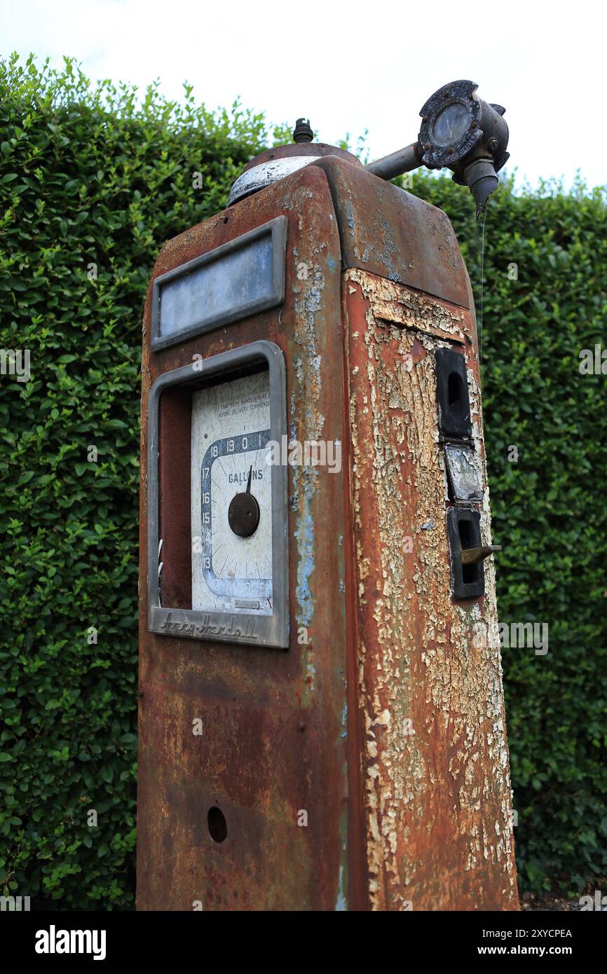 Rusting petrol pump hi-res stock photography and images - Alamy