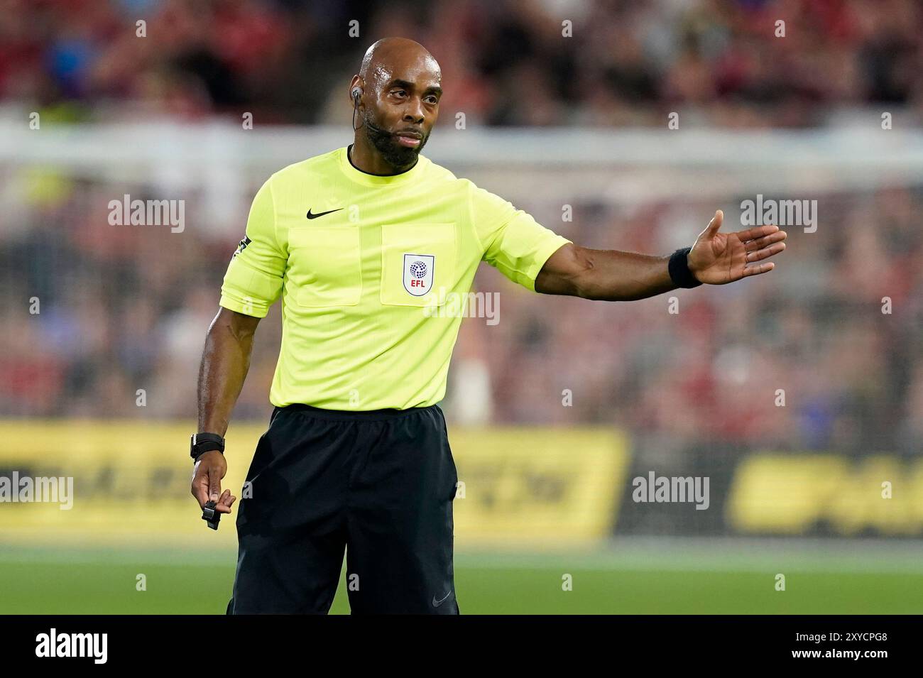 Football referee sam allison hi-res stock photography and images - Alamy