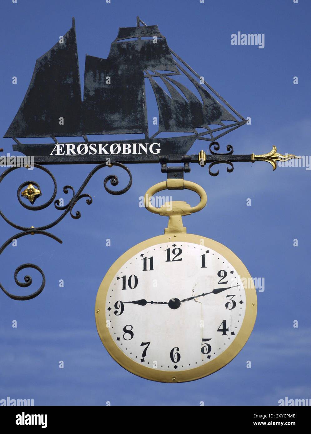 Outdated advertising hi-res stock photography and images - Alamy