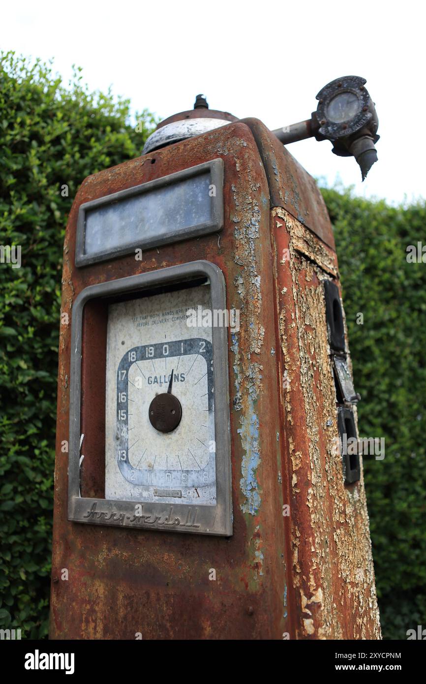 Rusting fuel pump petrol pump fossil fuel Stock Photo - Alamy