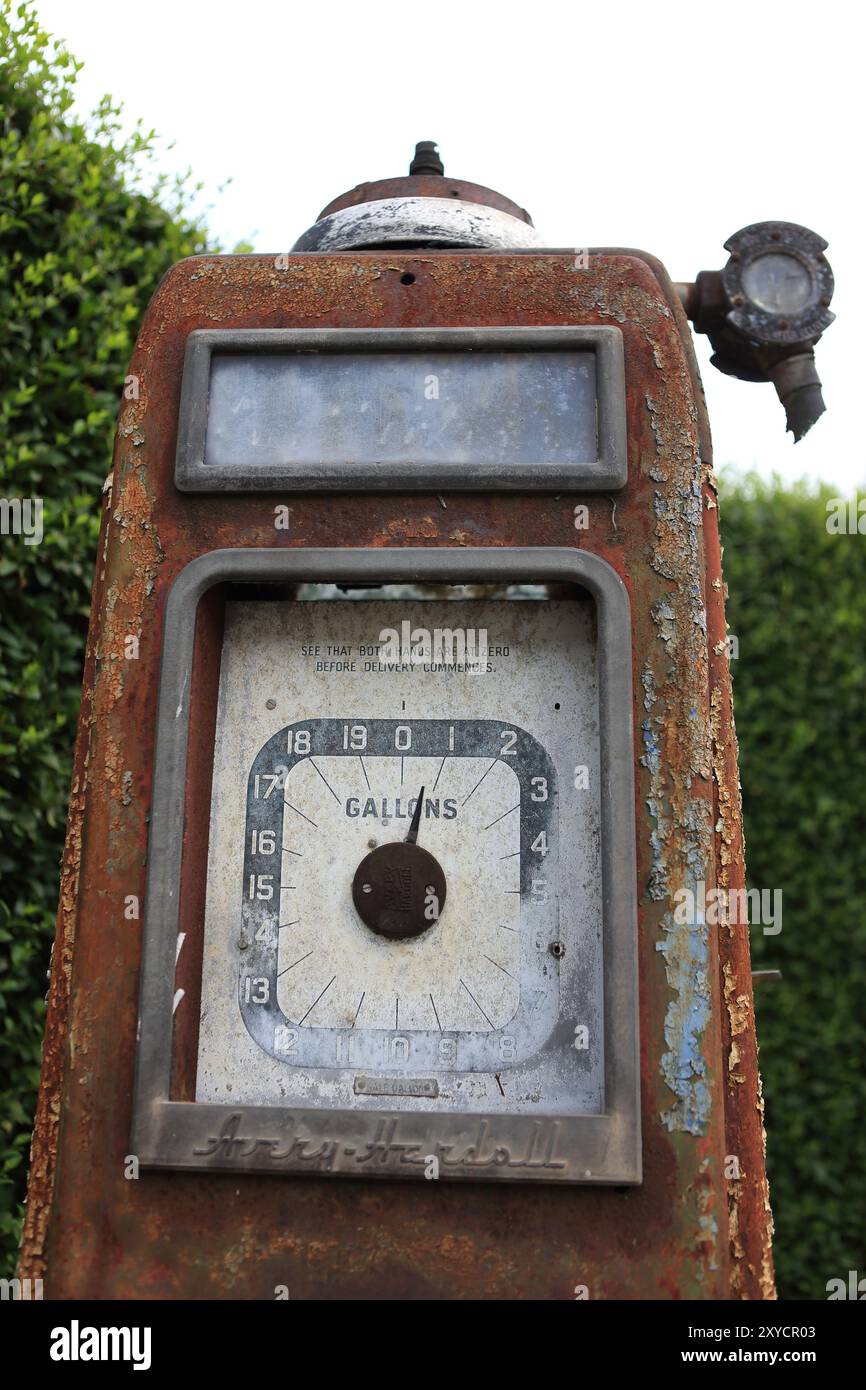 Rusting fuel pump petrol pump fossil fuel Stock Photo - Alamy