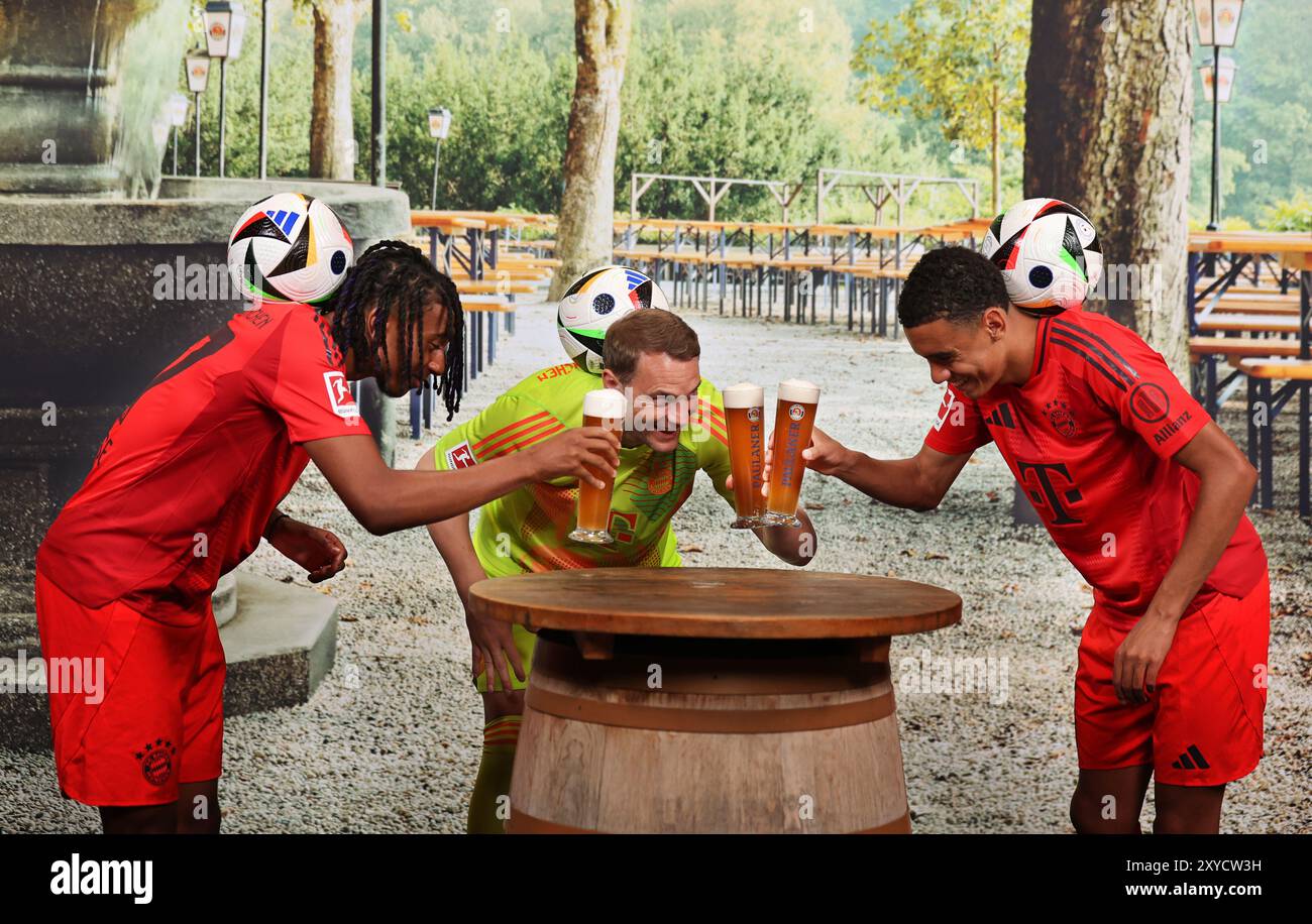 MUNICH, GERMANY - AUGUST 28: Michael Olise of Bayern Muenchen , Manuel ...