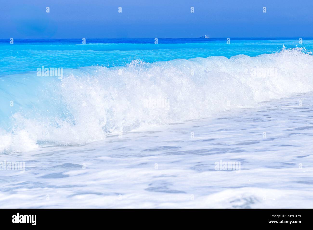 White blue sea waves hi-res stock photography and images - Alamy
