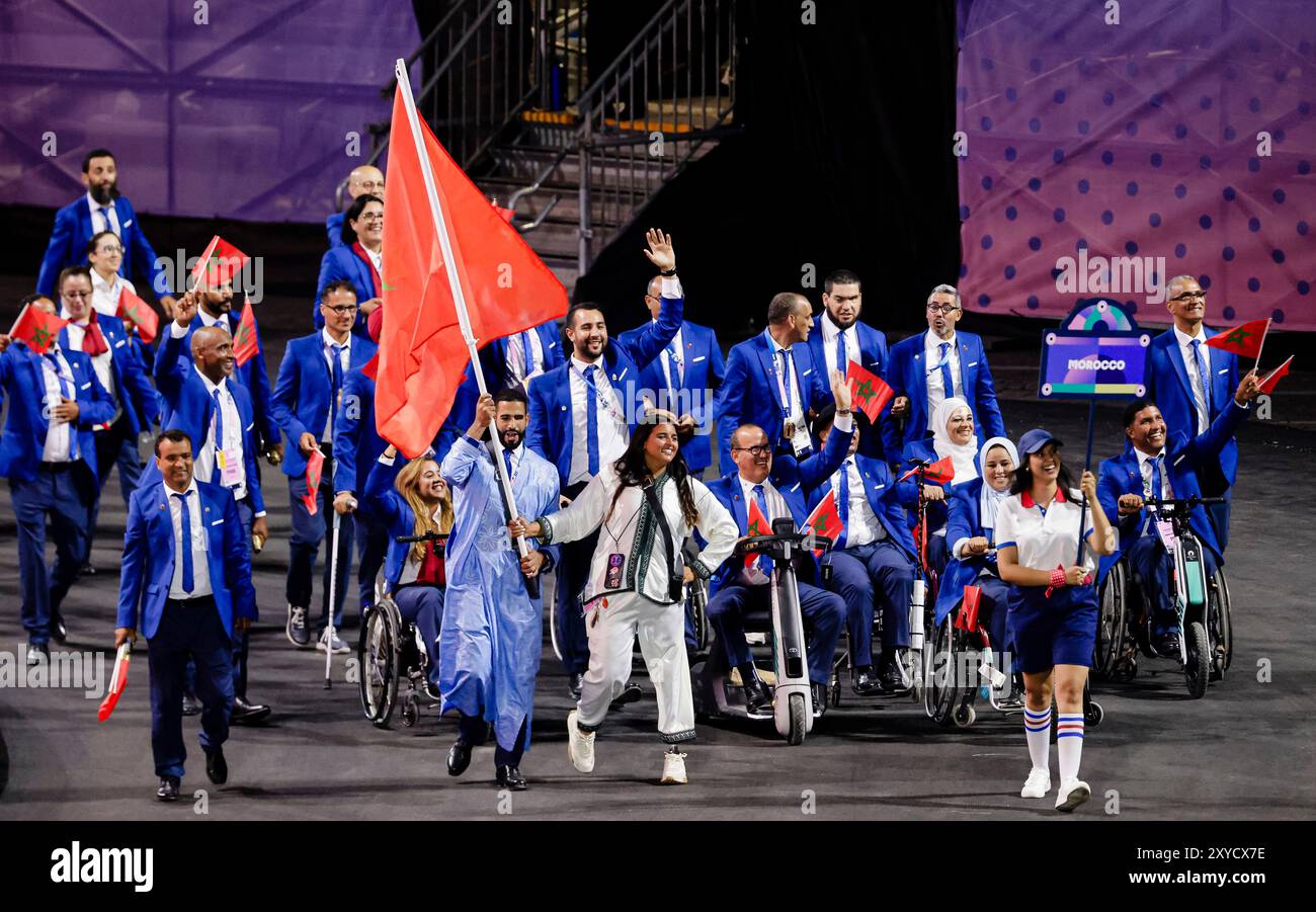 Paris, France. 28th Aug, 2024. The Moroccan team and flag bearer Najwa ...