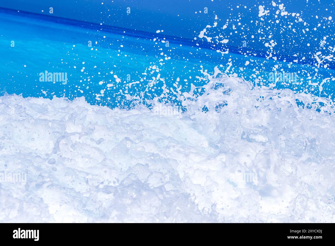 Crest waves hi-res stock photography and images - Alamy