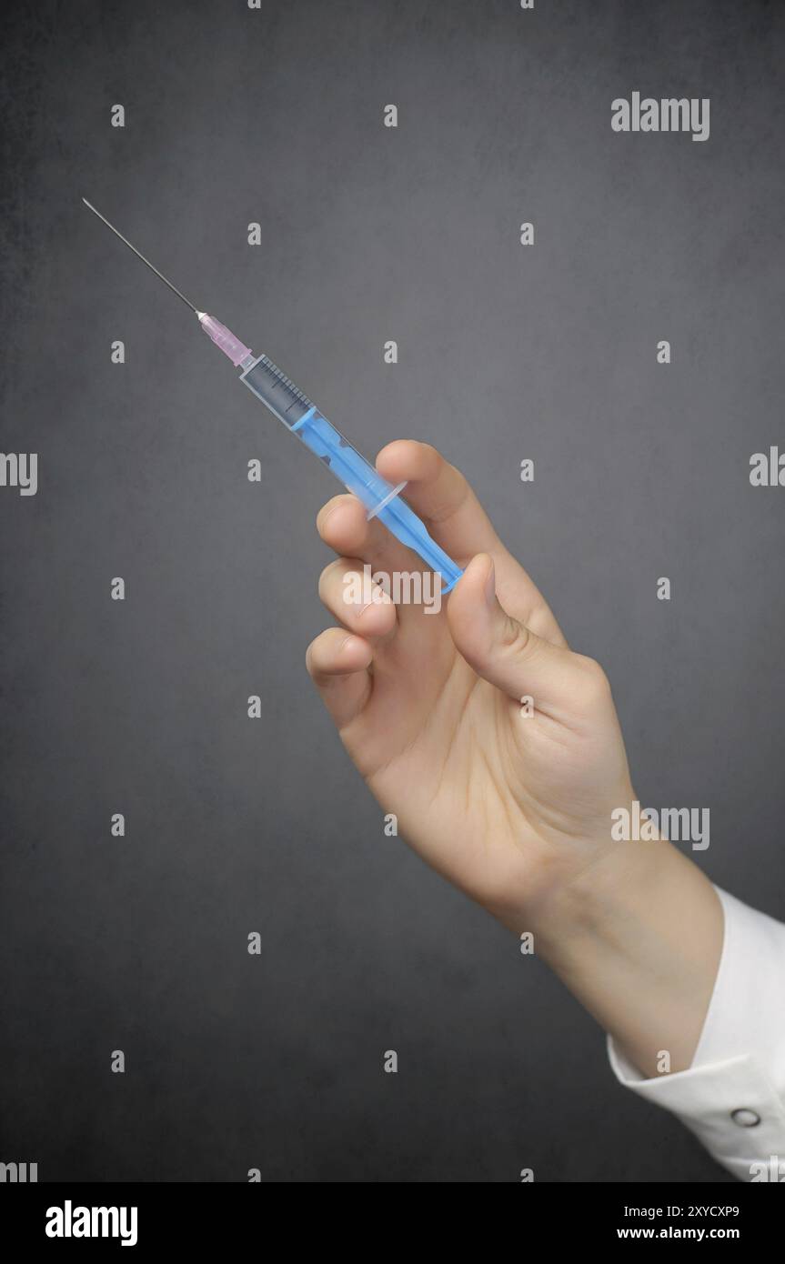 Female doctor's hand with a syringe Stock Photo - Alamy