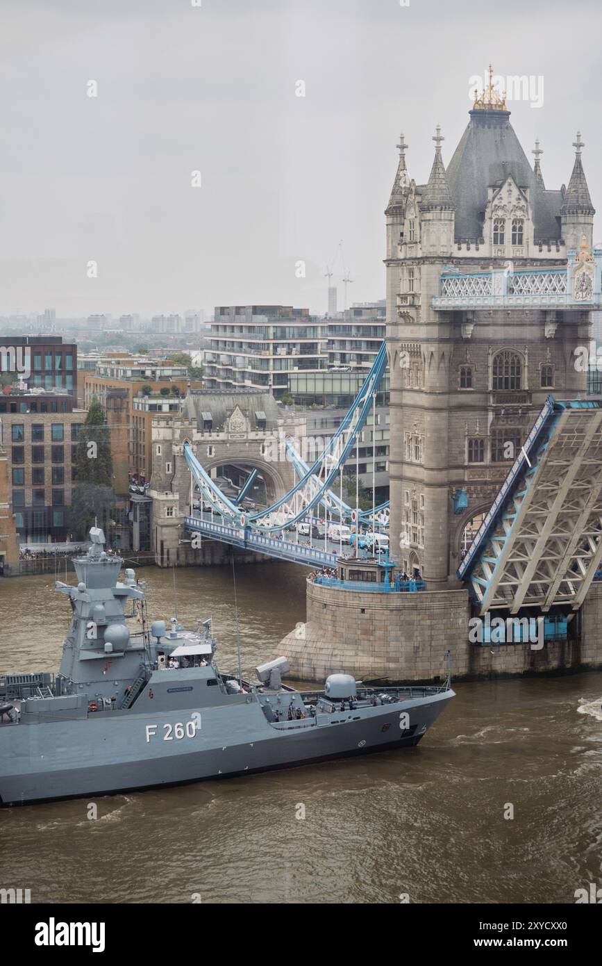 A Braunschweig (F260), the lead ship of the Braunschweig-class corvette ...