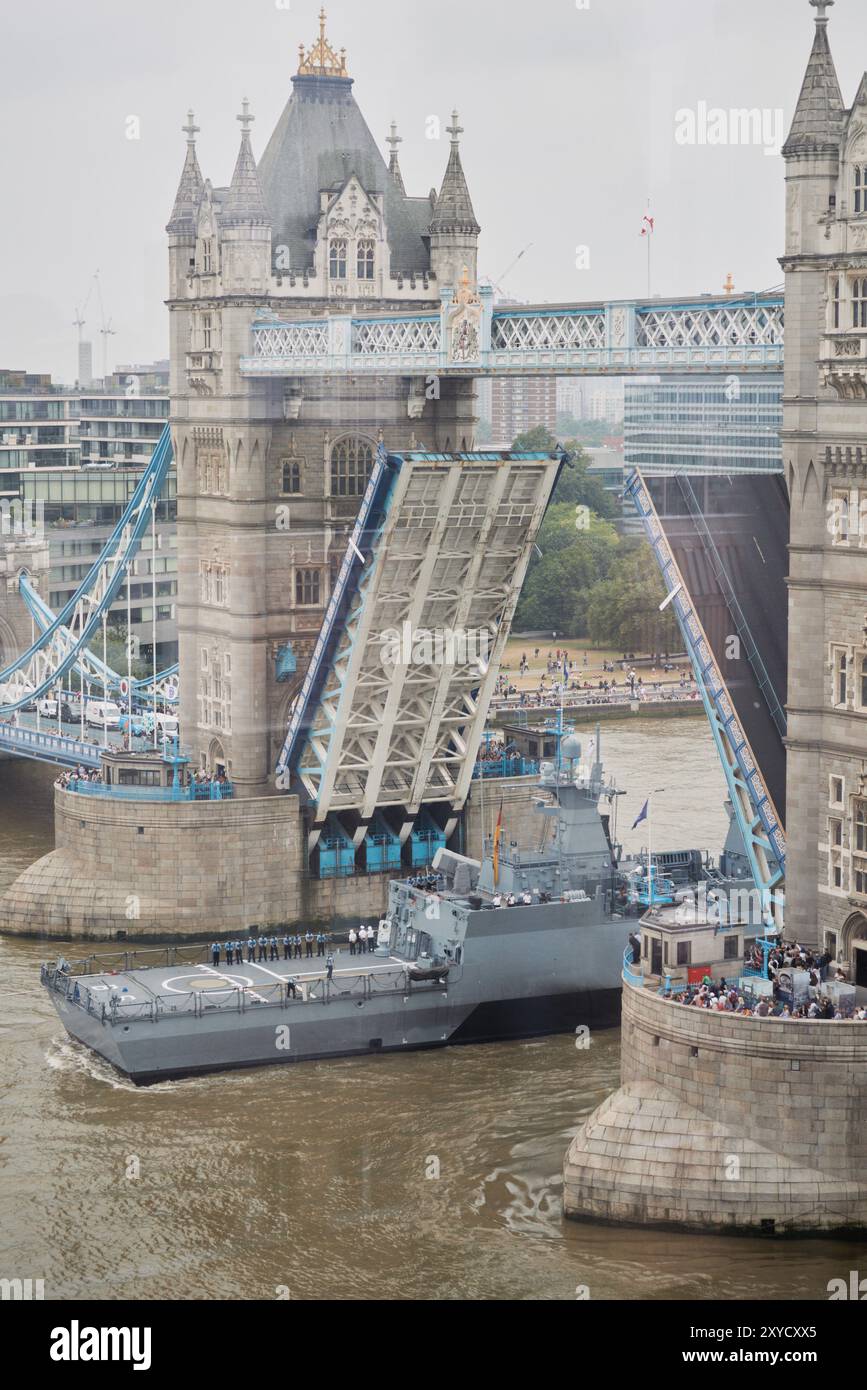 A Braunschweig (F260), the lead ship of the Braunschweig-class corvette ...