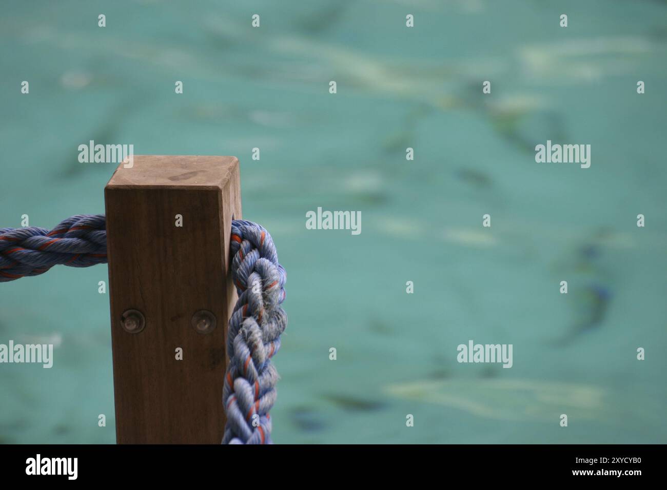 Rope barrier poles hi-res stock photography and images - Alamy