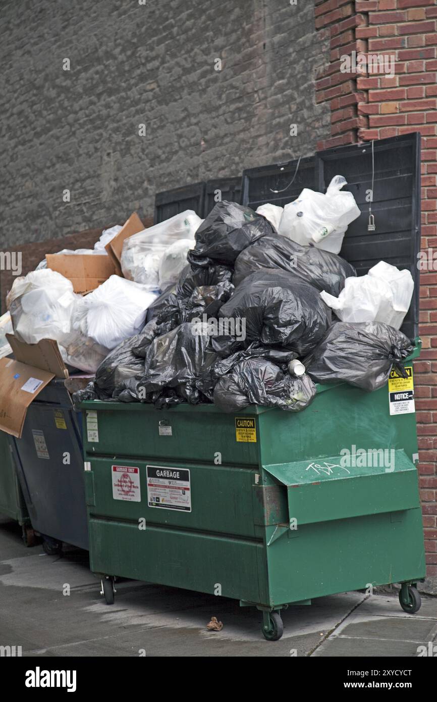 Bins for disposing rubbish hi-res stock photography and images - Alamy