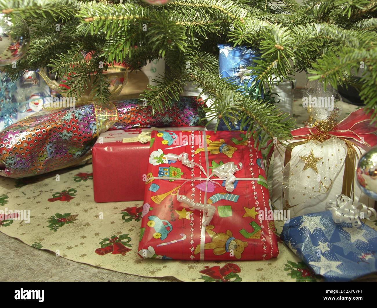 Christmas trees gift packages hi-res stock photography and images - Alamy