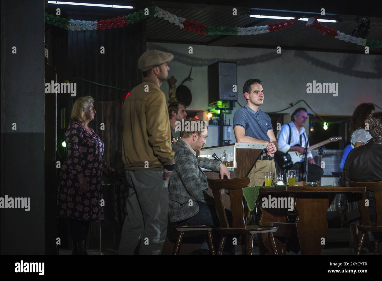 Hans-Jochen Wagner. Martin: Sebastian Schwarz. Karl: Christoph Gawenda ...