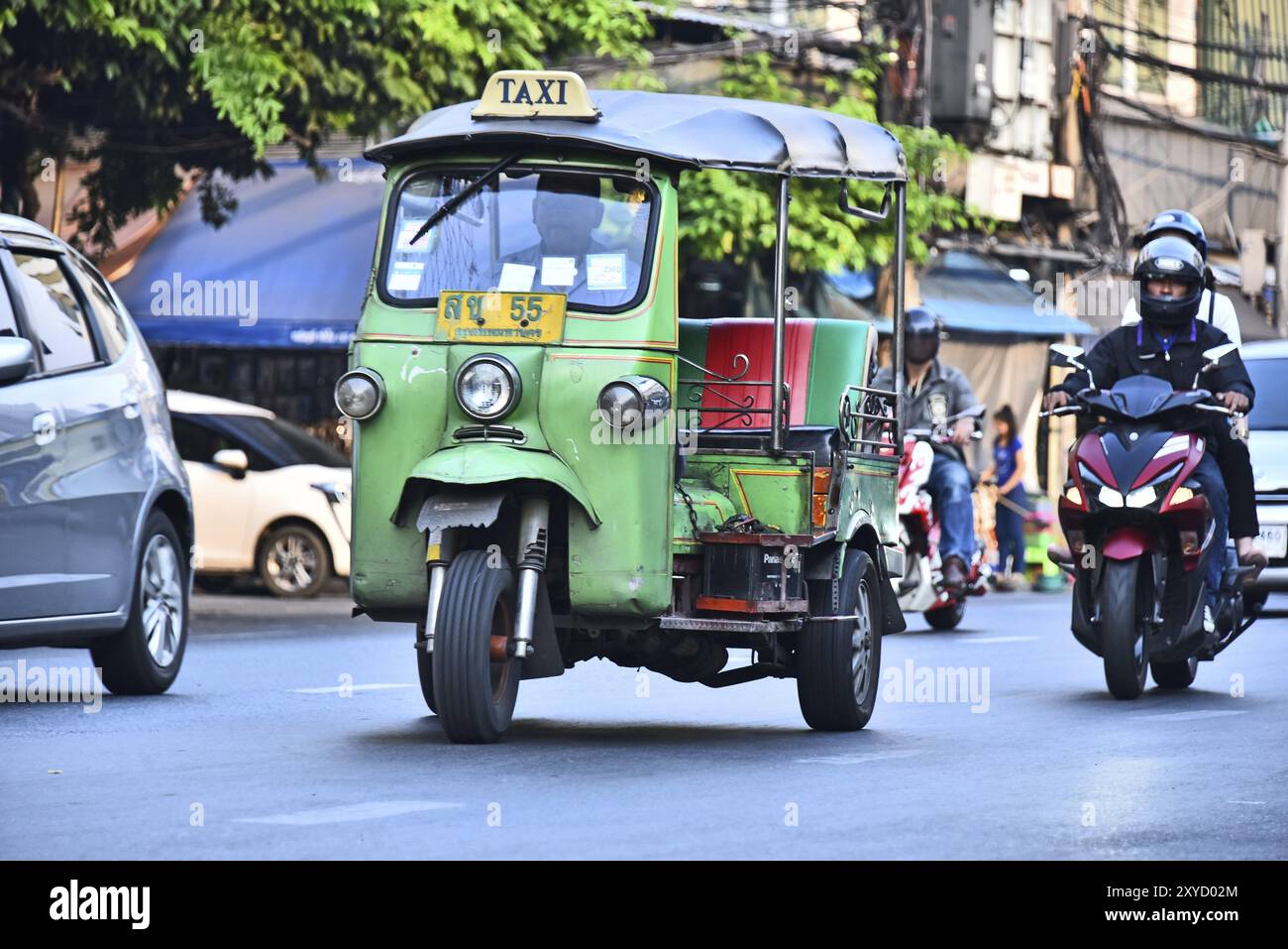 Auto rickshaw drives hi-res stock photography and images - Alamy