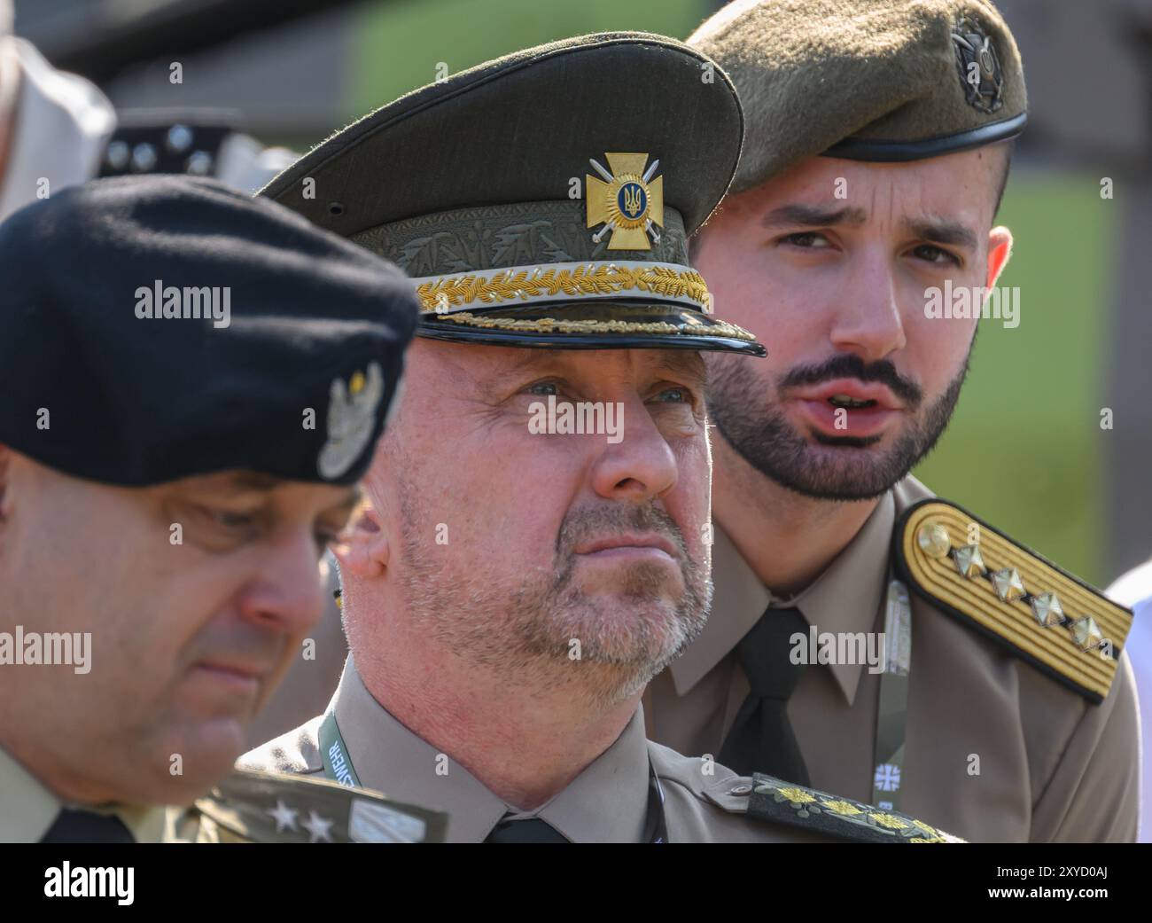 Commander positions hi-res stock photography and images - Alamy